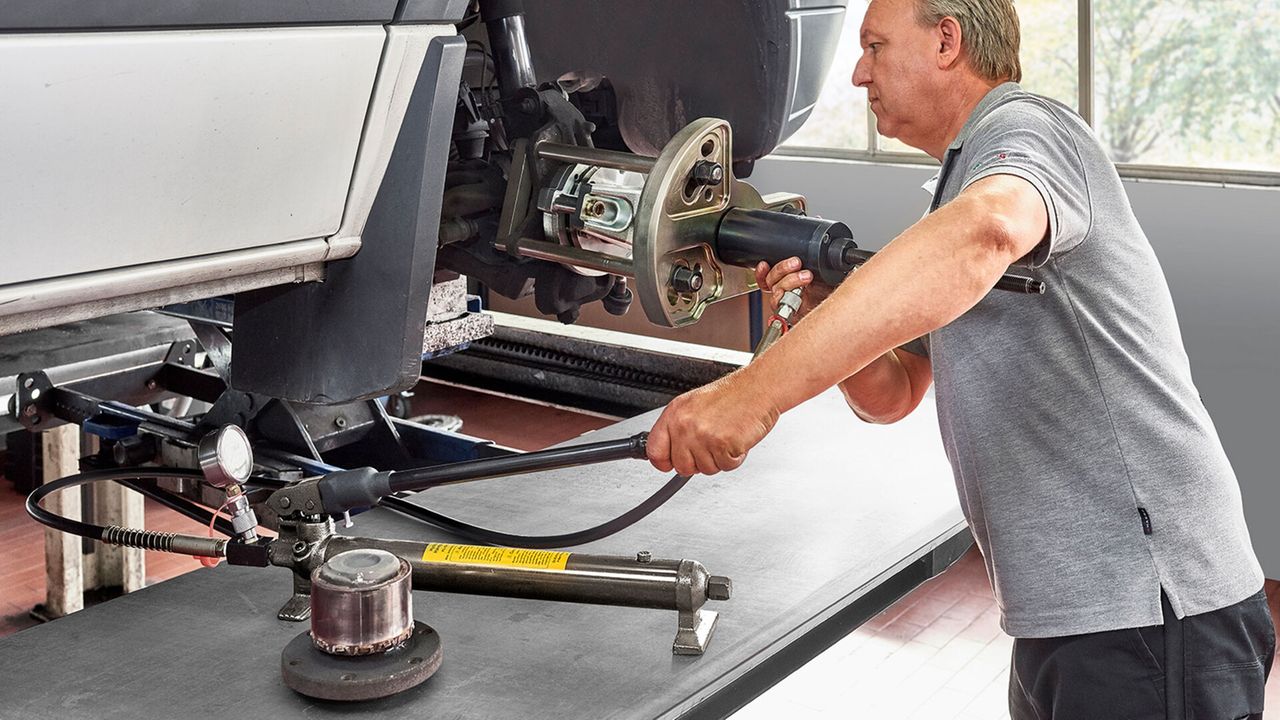 Training Day: Wheel bearings and wheel modules for light commercial ...