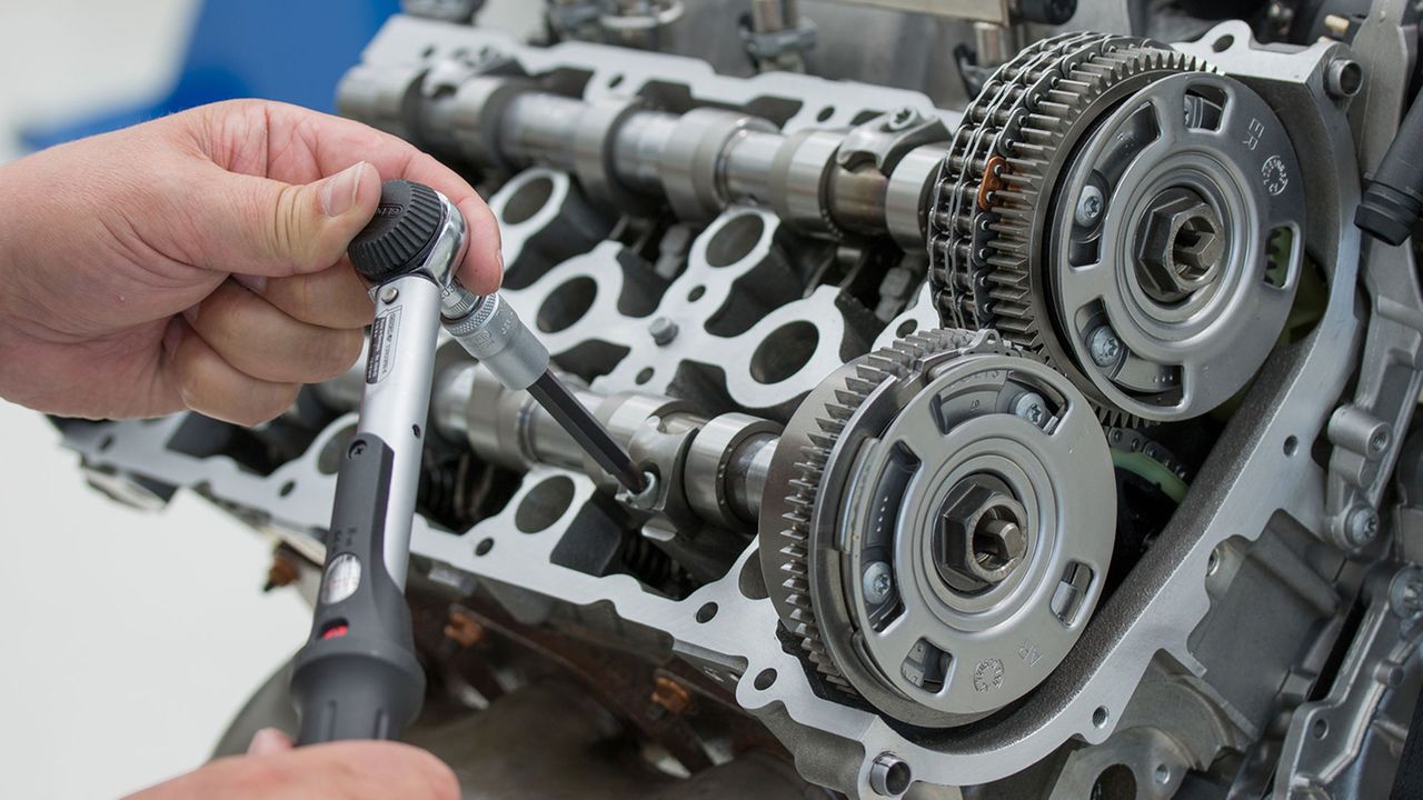 Timing chain drive and valve train components