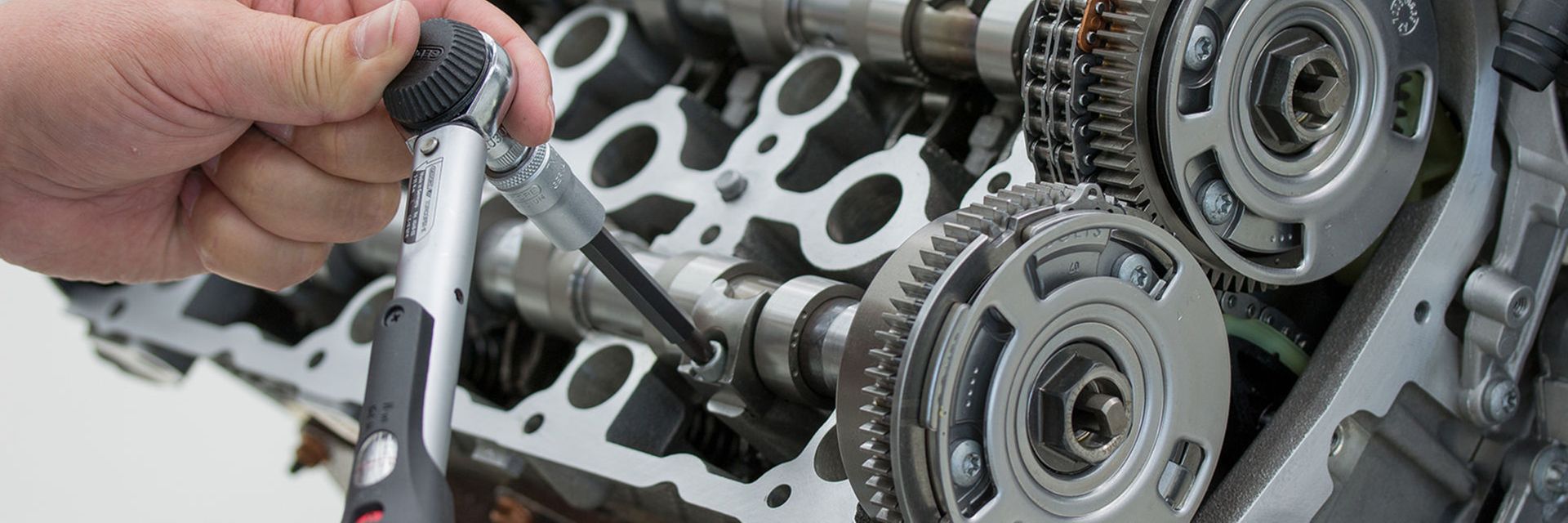 Timing chain drive and valve train components