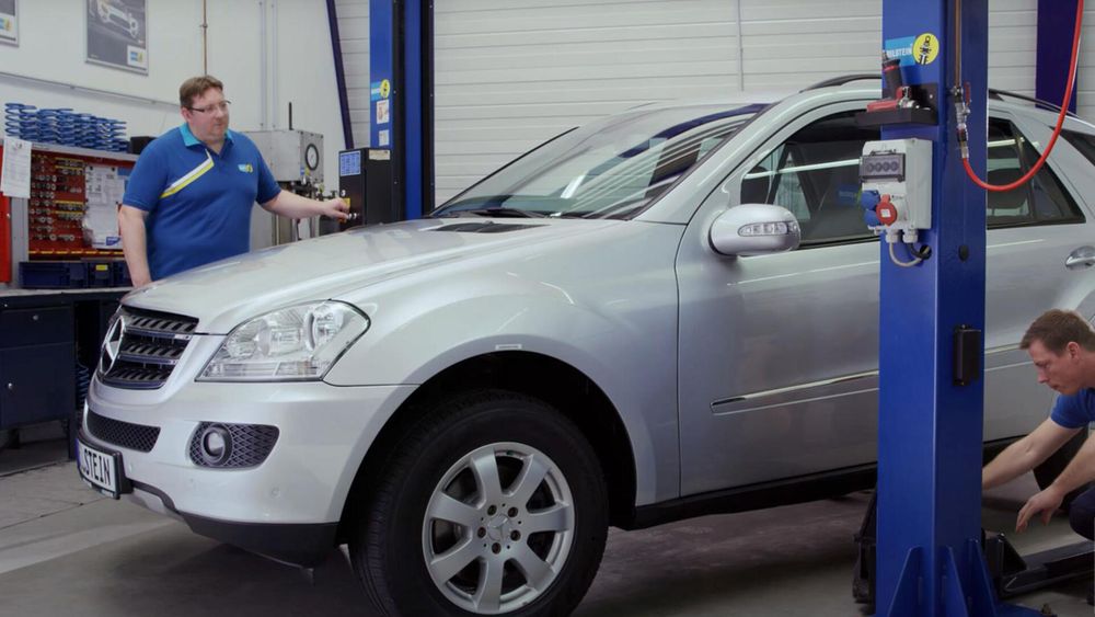 Einbau BILSTEIN B4 Luftfedermodul Mercedes-Benz M-Klasse W164, Vorderachse