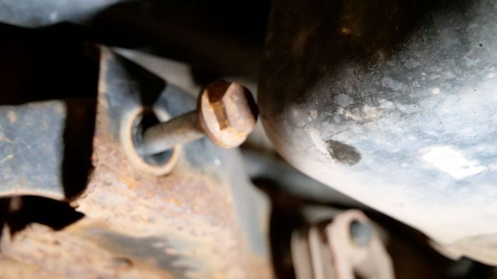 VW Polo front track control arm replacement