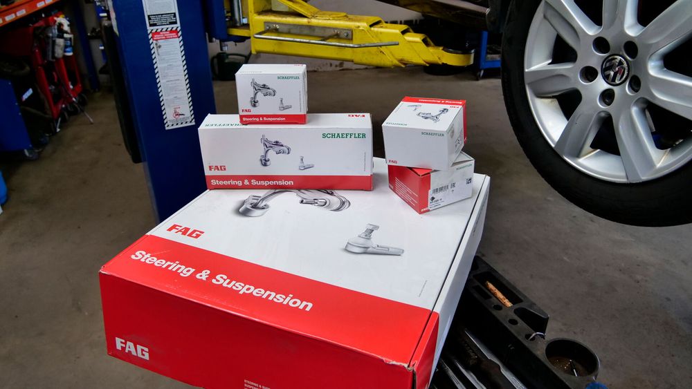 VW Polo front track control arm replacement