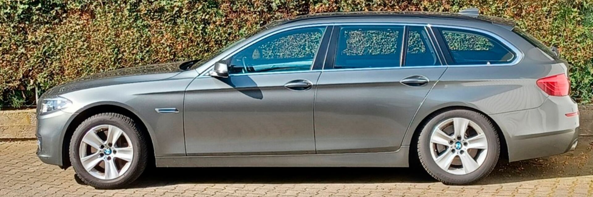 ¿Reemplazar el amortiguador neumático en el BMW F11? ¡Es muy sencillo!