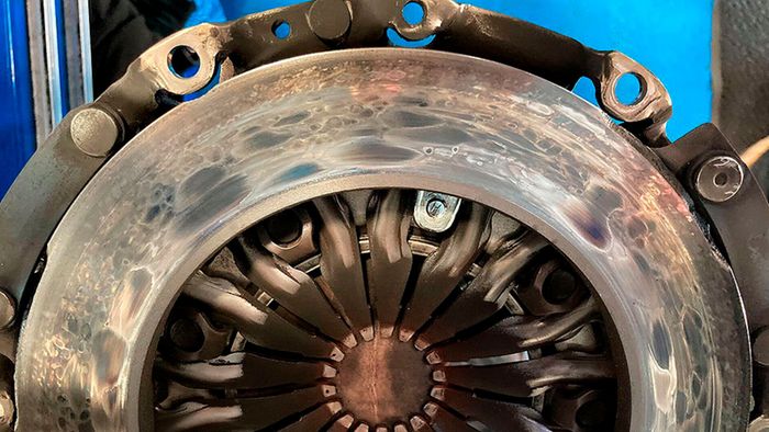 MINI Countryman ALL4 Cooper S clutch and dual mass flywheel replacement