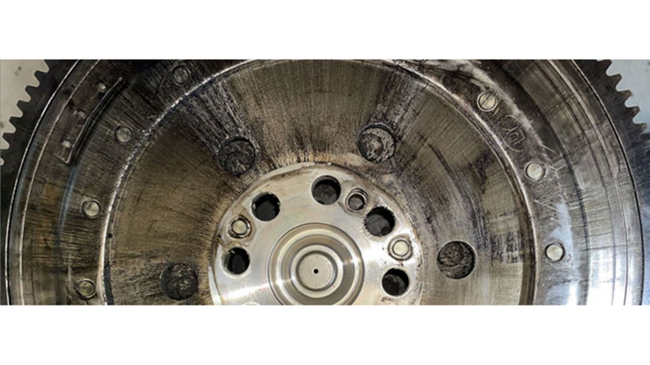 Volant bimasse (DMF) LuK 415 0477 10. Ce n'est pas un défaut pouvant ...